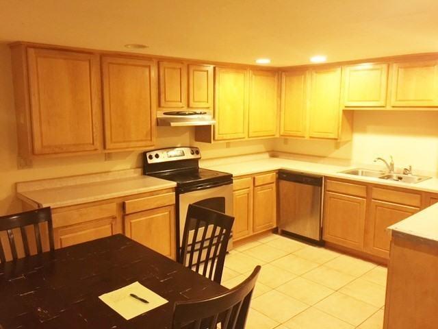 107WRI 4 Bedroom Apartment for Rent at 107 S Wright St, Champaign, IL 61820