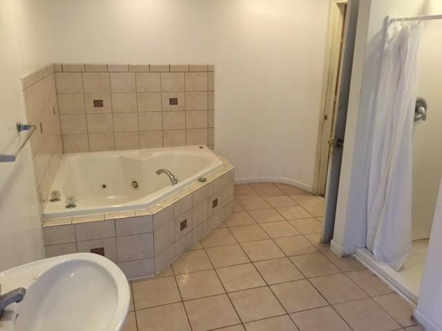 107WRI 5 Bedroom Apartment for Rent at 107 S Wright St, Champaign, IL 61820