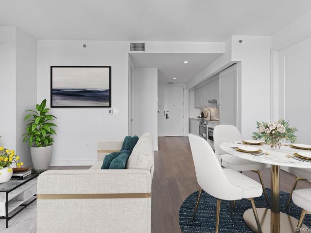 107 06 Queens Boulevard 10E