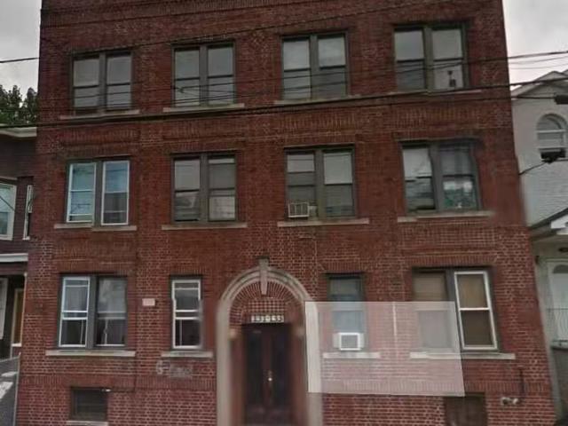 107 131 Woodlawn Ave