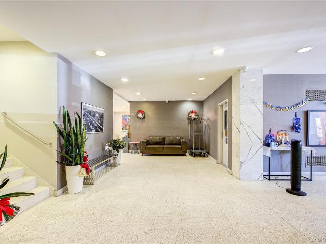 107 40 Queens Boulevard 4M