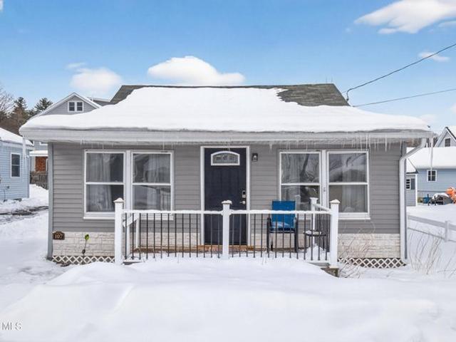 107 4th St, Saratoga Springs, NY 12866