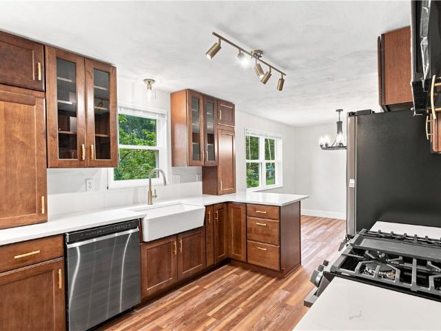 107 Colonial Way