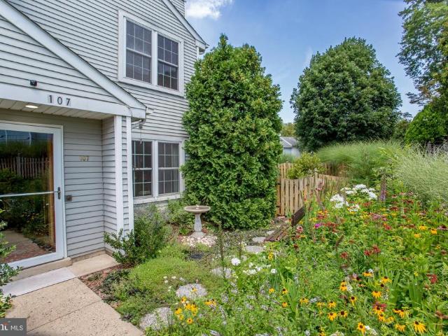 107 Carousel Circle
