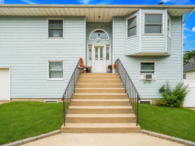 107 Cedar Oaks Avenue
