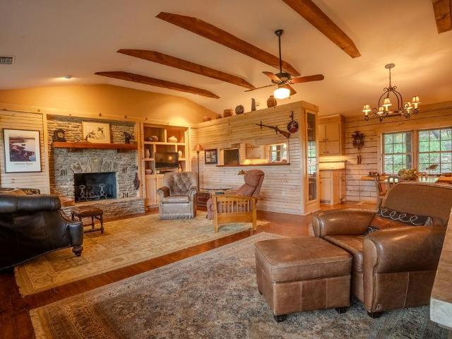 107 cedar springs dr