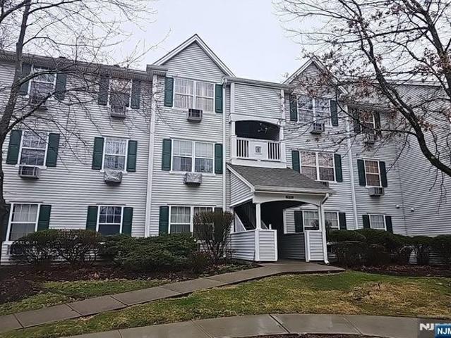 107 Chatfield Dr, Pequannock Township, NJ 07444