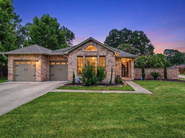 107 Cliffbrook Ln, Cleveland, TX 77327