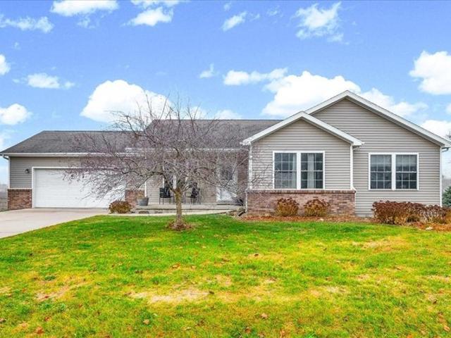 107 Baize Dr, Carlock, IL 61725