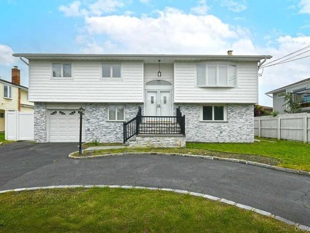 107 Beverly Rd, Massapequa, NY 11758