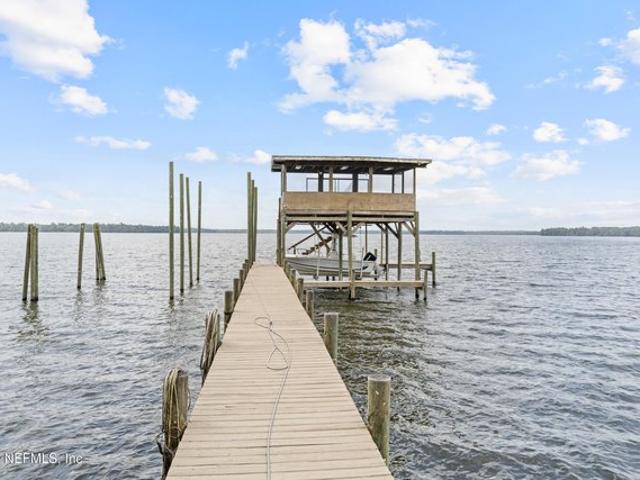 107 Beechers Point Dr, Welaka, FL 32193