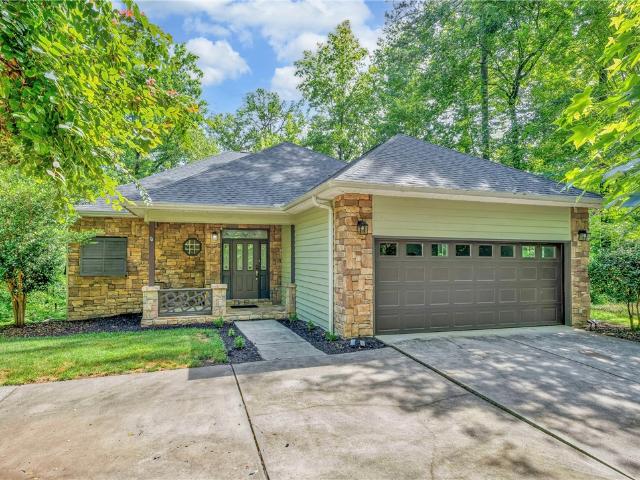 107 Blackfox Way