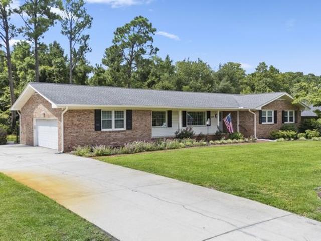 107 Brookshire Ln, Wilmington, NC 28409