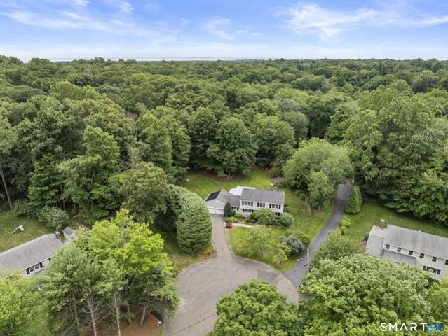 107 Buckboard Ln, Fairfield, CT 06824