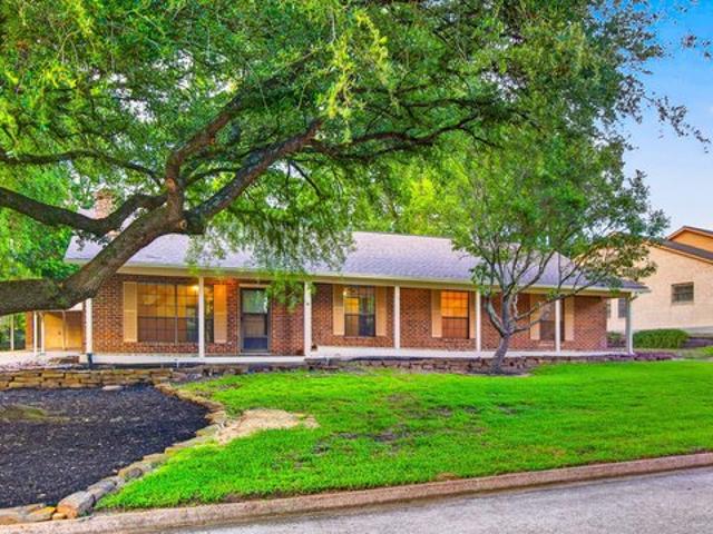 107 Greenbriar Dr, Conroe, TX 77356