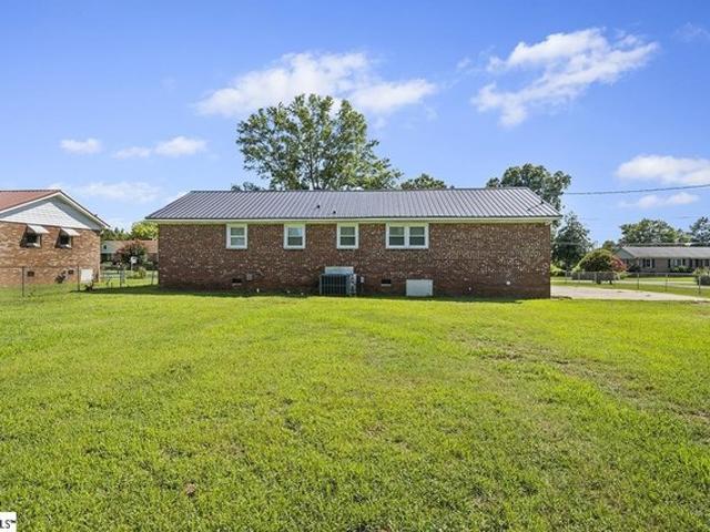 107 Grove St, Clinton, SC 29325