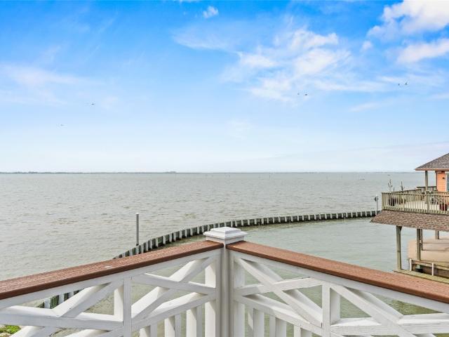 107 Gulf Dr, Tiki Island, TX 77554 | MLS #53570 | Compass