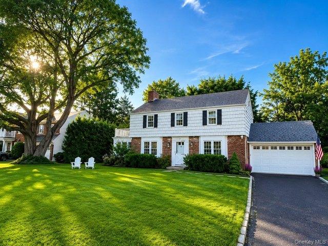 107 Dogwood Ln, Manhasset, NY 11030