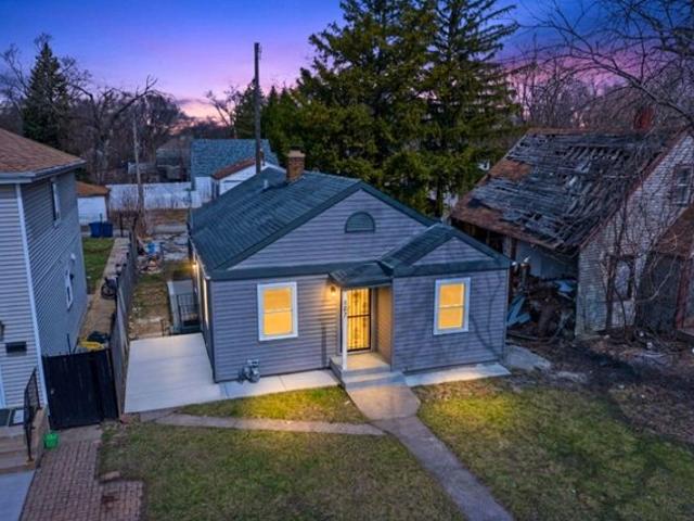 107 E 149th St, Harvey, IL 60426