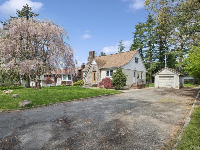 107 E 25th St, Huntington Station, NY 11746 | MLS #990266