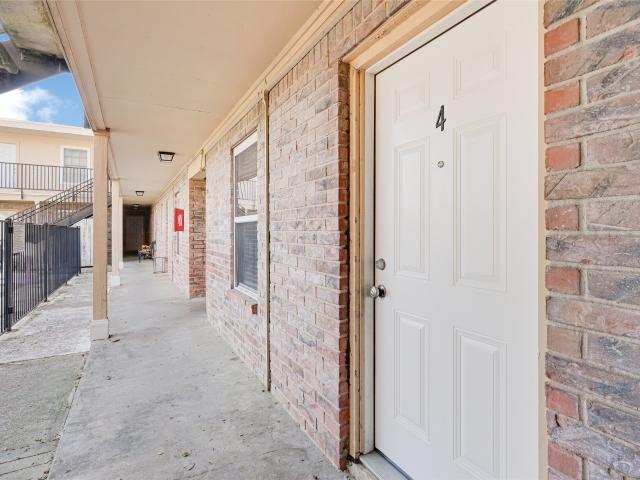 107 E Willowick Avenue 4