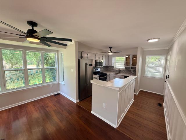 107 E Woodland Ave
