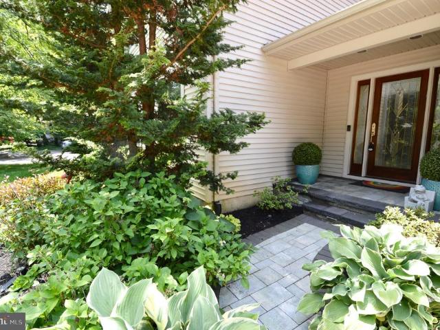 107 E Lake Boulevard