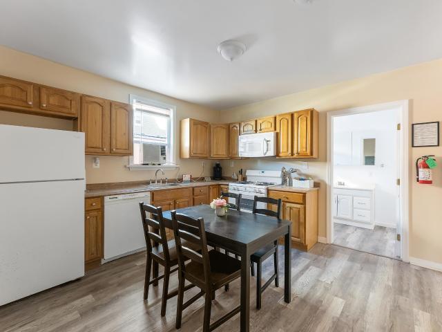 107 E Magnolia Avenue
