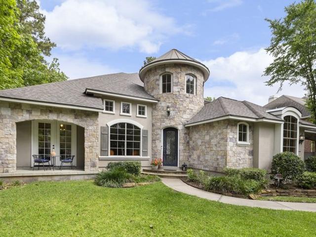 107 E Mirror Ridge Cir, The Woodlands, TX 77382