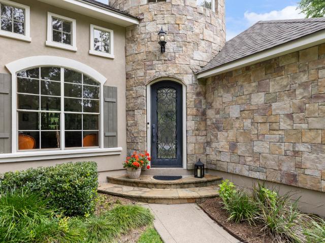 107 E Mirror Ridge Circle