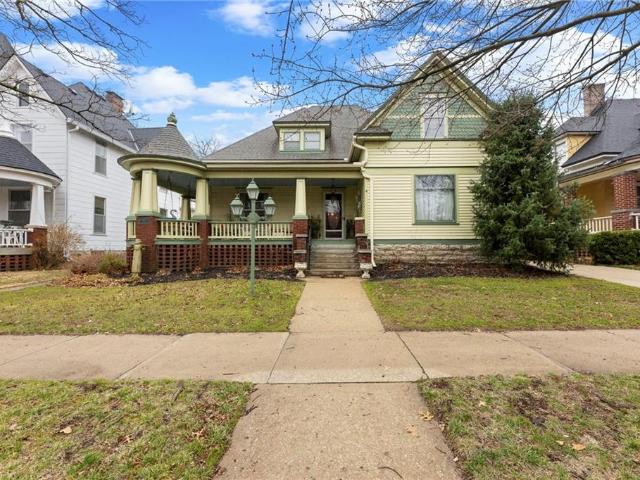 107 E Peoria Street