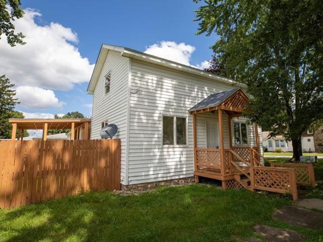 107 E Sunset Dr, Bourbon, IN 46504