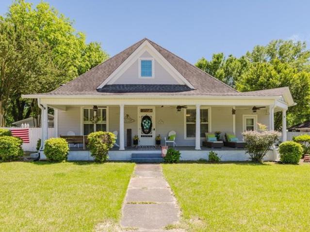 107 E Sullenberger Ave, Malvern, AR 72104