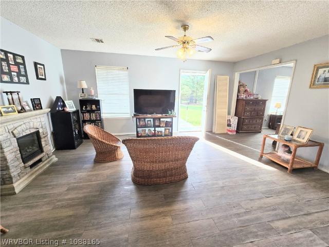 107 Ellis Loop