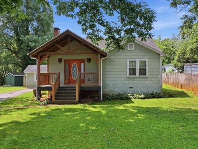 107 Forest Ave, Franklin, NC 28734