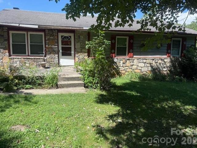107 Flat Creek Dr, Lake Toxaway, NC 28747