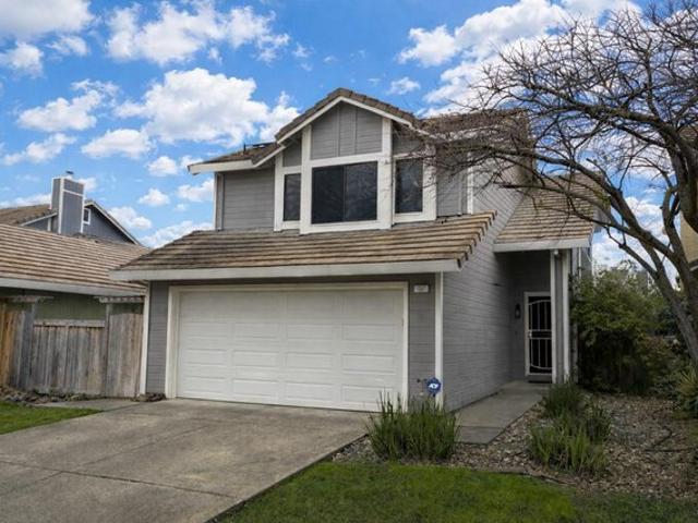 107 Freedom Ct, Vacaville, CA 95687