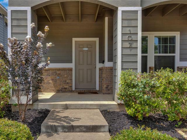 107 Friendship Oak Dr