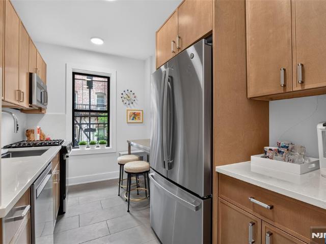 107 Kensington Avenue # 302