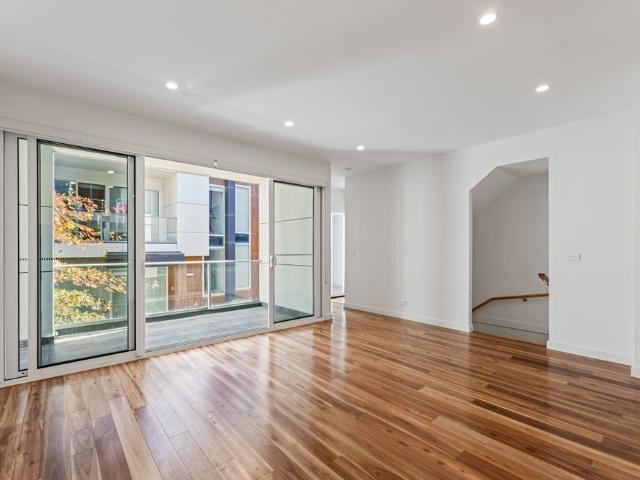 10/7 Hay Street