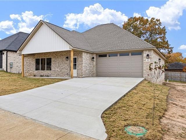 107 Harbor Cir, Russellville, AR 72802