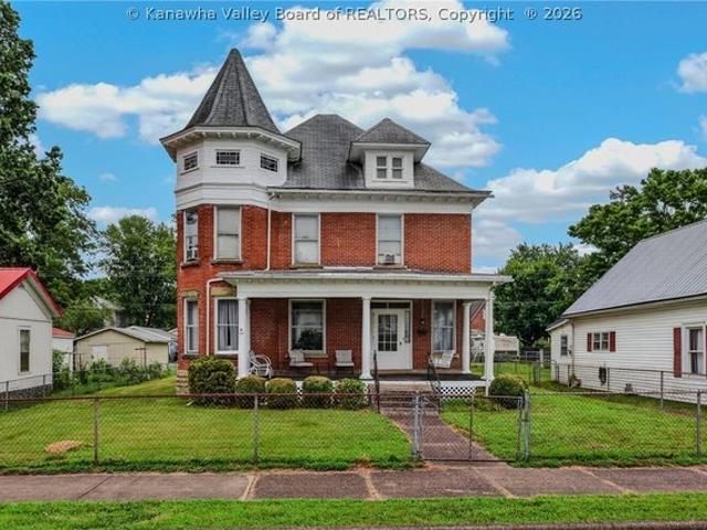 107 Henry St, Ravenswood, WV 26164