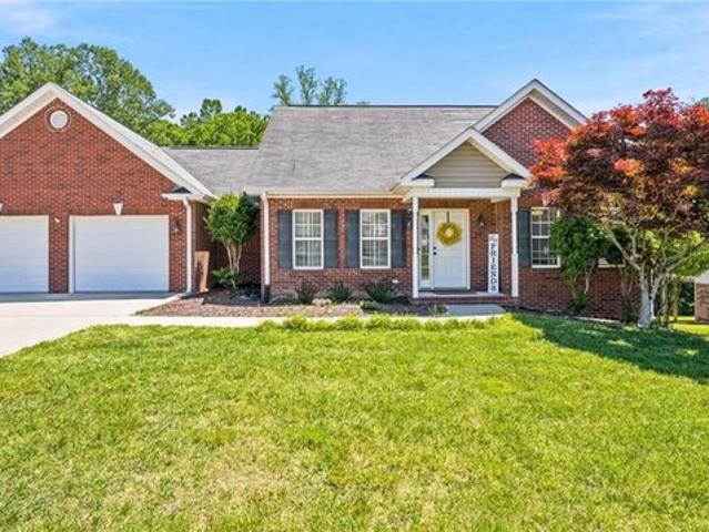 107 Hills Dr N, Mount Airy, NC 27030