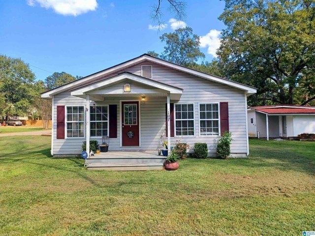 107 Hughes St, Columbiana, AL 35051