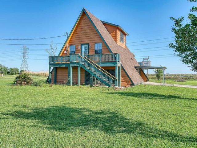 107 Jasmine St, Bridge City, TX 77611