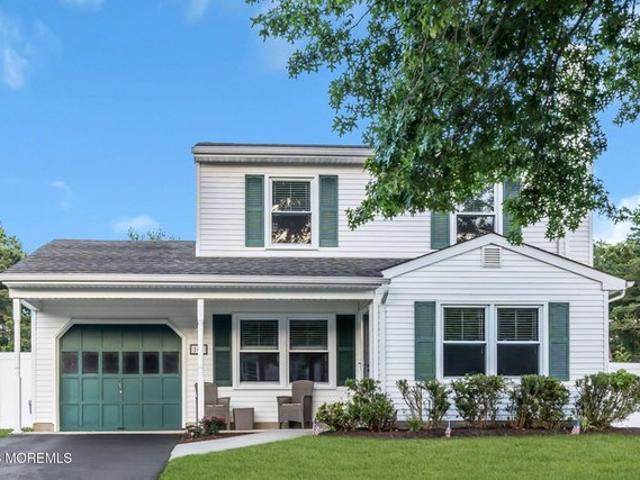 107 Oak Glen Rd, Toms River, NJ 08753