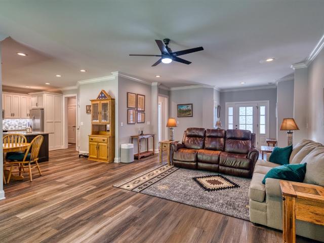 107 Oaktree Lane