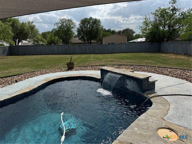 107 Oakview Dr, Floresville, TX 78114