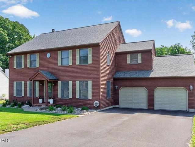 107 Old Coach Rd, Clifton Park, NY 12065