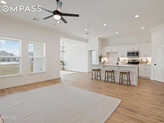 107 Lotus Ln, Broussard, LA